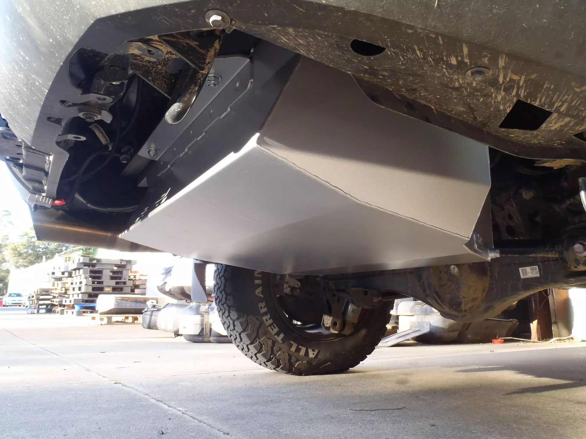 Réservoir LRA Toyota Land Cruiser série 300 V6 3.3 diesel 140L